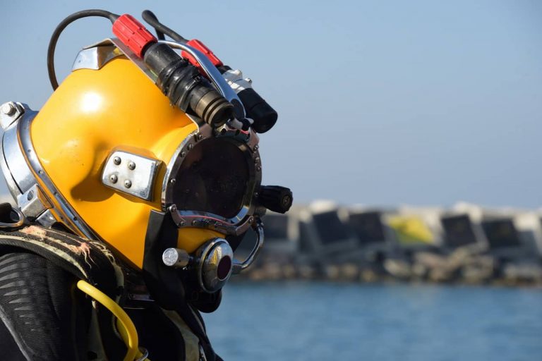Underwater Welding Helmet Guide For Commercial Divers